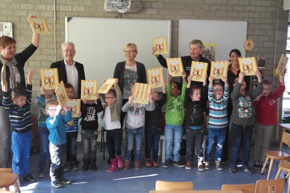 De Springplank Harderwijk ontvangt prentenboeken - Harderwijksezaken.nl
