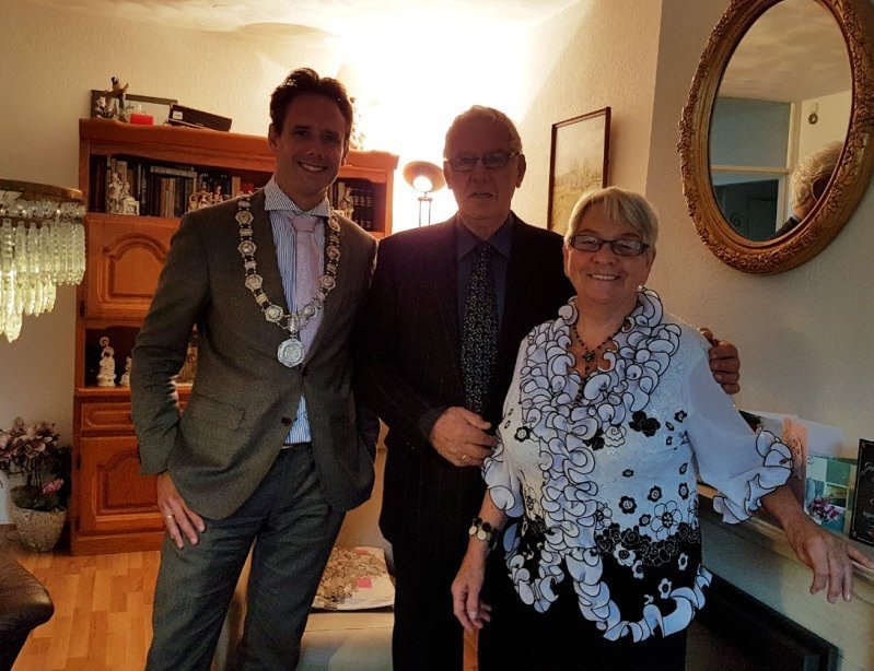 Bruidspaar L. van Dijk en A. van Dijk-Smith 60 jaar getrouwd ...