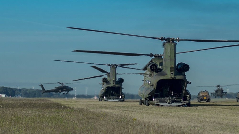 Oefening van het Defensie Helikopter Commando in samenwerking met de ...