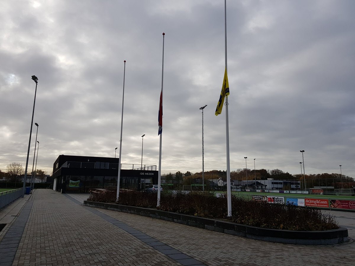 Hockeywedstrijden van Hockeyclub de Mezen afgelast ivm overlijden van ...