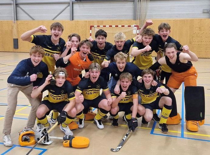 J018 MHC de Mezen plaatst zich voor het NK - Harderwijksezaken.nl