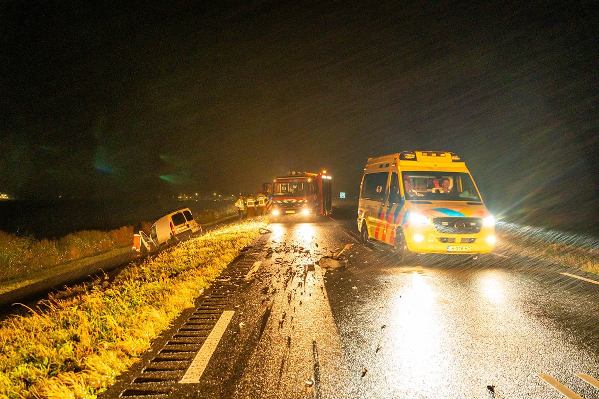 Frontale botsing op Harderbosweg: één persoon naar ziekenhuis ...