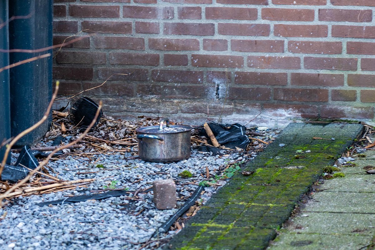 Keukenbrand veroorzaakt flinke schade aan woning aan de Klaproosmeen in ...