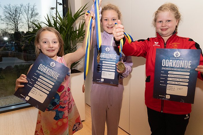 Eerste synchroon zwemkampioenschap groot succes - Harderwijksezaken.nl