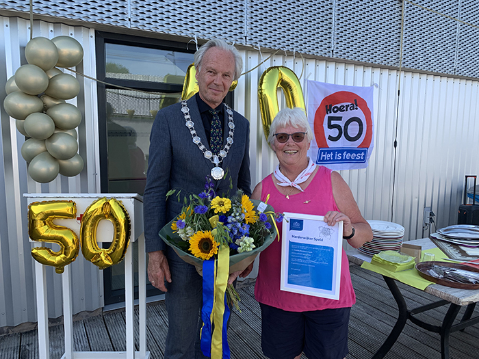 Harderwijker Speld voor Henny Rouwhorst - Harderwijksezaken.nl